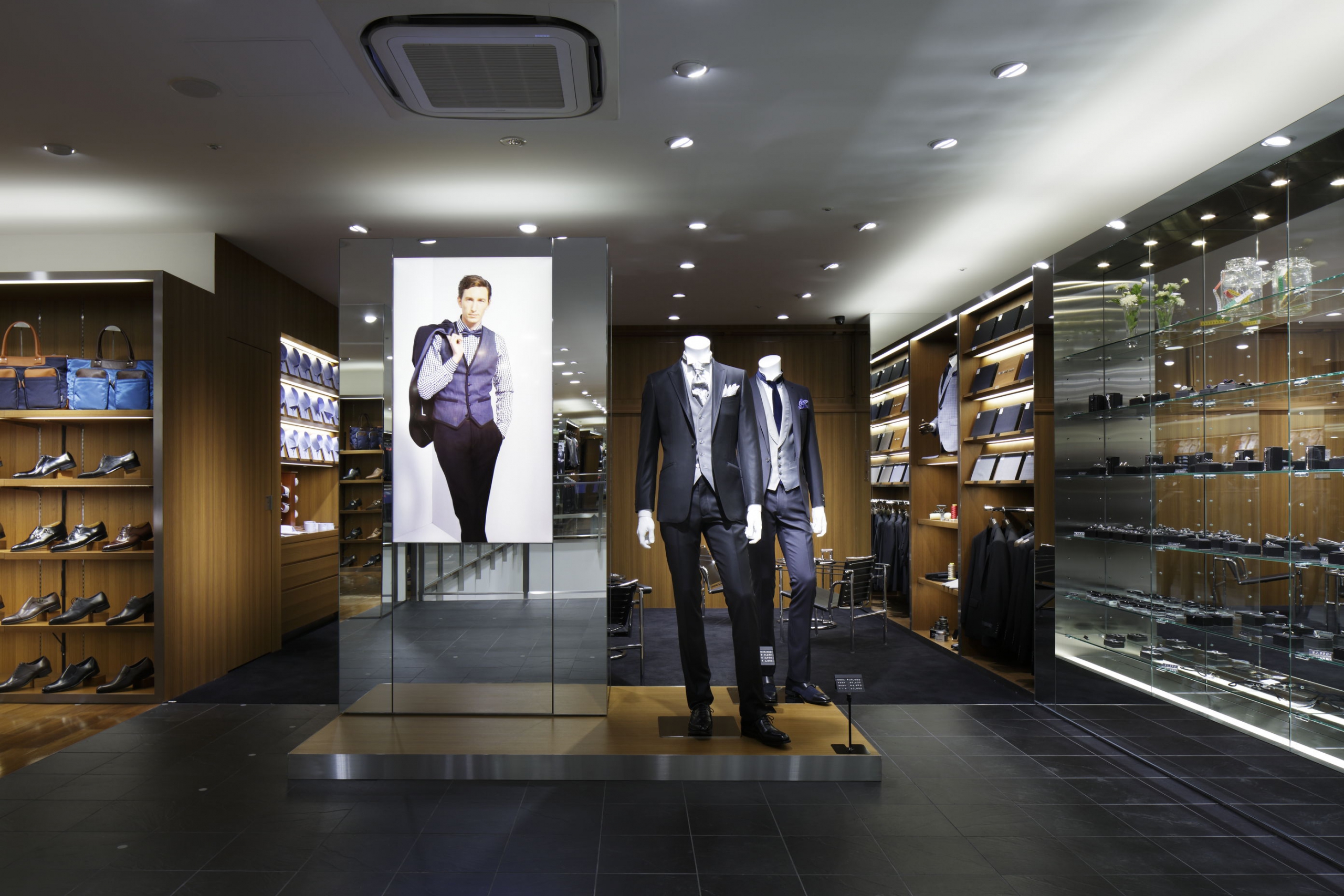 SUIT SELECT Shibuya Koen-dori｜SPACE CO., LTD.