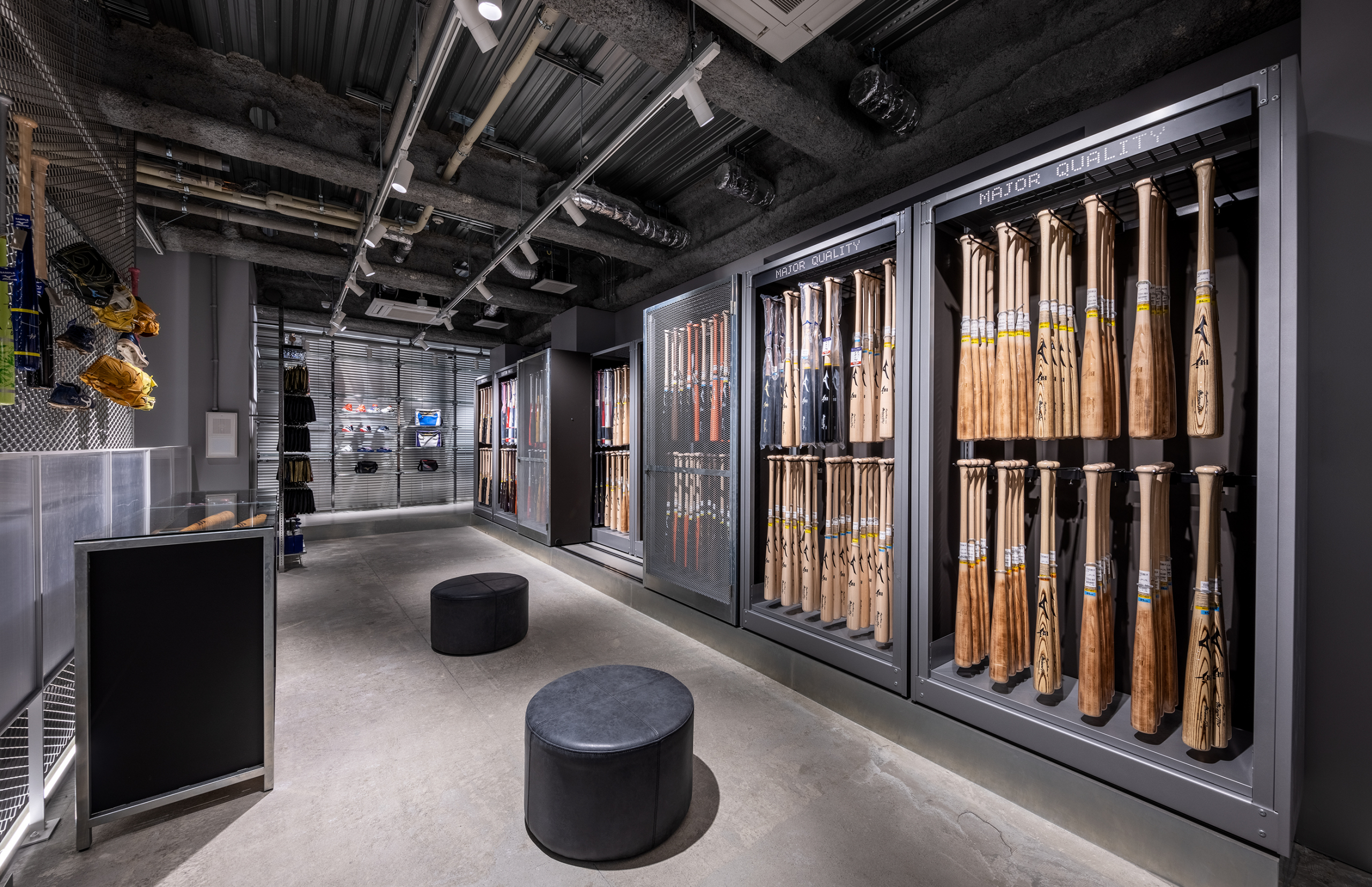 MIZUNO SHOP JINGU GAIEN｜SPACE CO., LTD.
